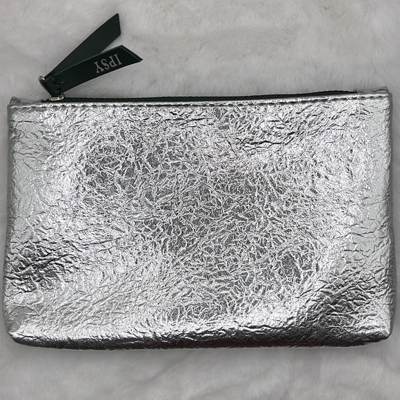 ipsy | Bags | 39 Ipsy Glam Bag December 29 Silver With Dark Green ...